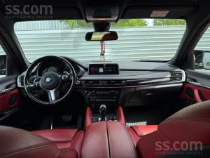 Black BMW X6 2018 in Riga, with an engine capacity of 3.00 L and mileage of 137 thousand km for 29699 €, photo 13 on AUTOMOTO.COM.LV