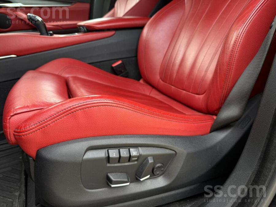Black BMW X6 2018 in Riga, with an engine capacity of 3.00 L and mileage of 137 thousand km for 29699 €, photo 15 on AUTOMOTO.COM.LV