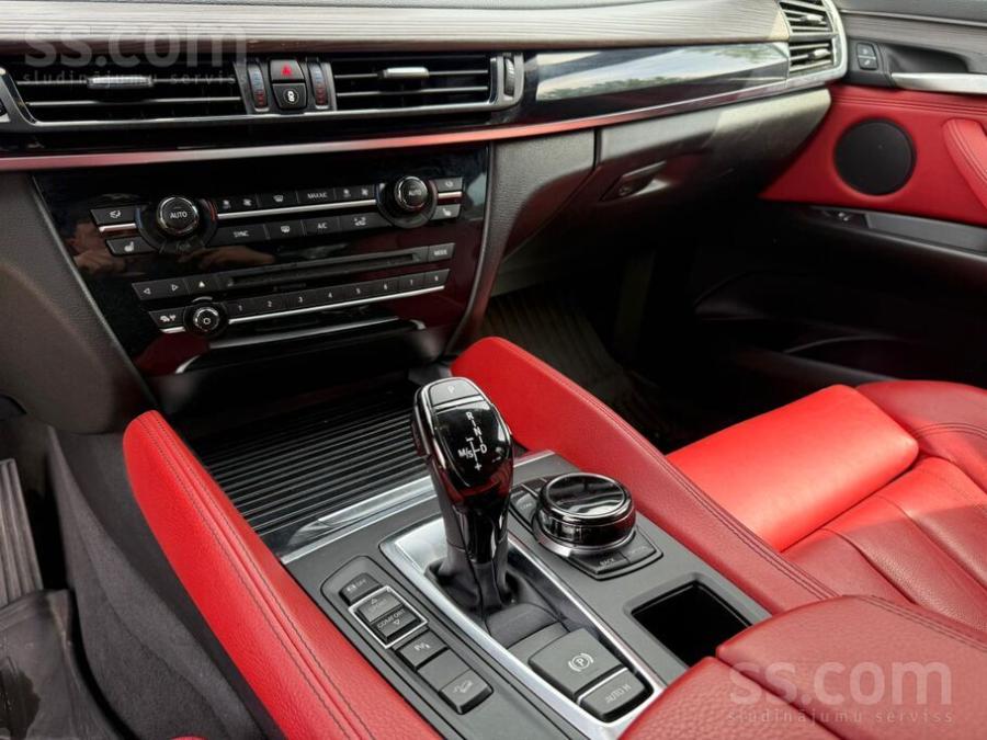 Black BMW X6 2018 in Riga, with an engine capacity of 3.00 L and mileage of 137 thousand km for 29699 €, photo 16 on AUTOMOTO.COM.LV