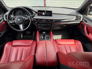 Black BMW X6 2018 in Riga, with an engine capacity of 3.00 L and mileage of 137 thousand km for 29699 €, photo 18 on AUTOMOTO.COM.LV