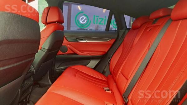 Black BMW X6 2018 in Riga, with an engine capacity of 3.00 L and mileage of 257 thousand km for 25900 €, photo 3 on AUTOMOTO.COM.LV