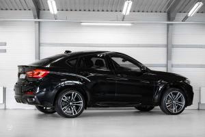 Black BMW X6 2019 in Tukums, with an engine capacity of 2.99 L and mileage of 233 thousand km for 25990 €, photo 4 on AUTOMOTO.COM.LV