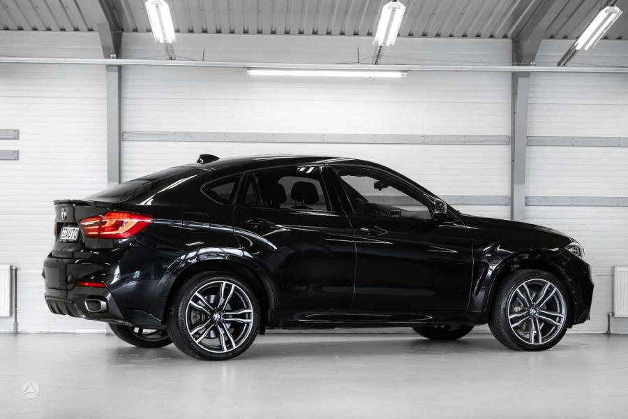 Black BMW X6 2019 in Tukums, with an engine capacity of 2.99 L and mileage of 233 thousand km for 25990 €, photo 4 on AUTOMOTO.COM.LV