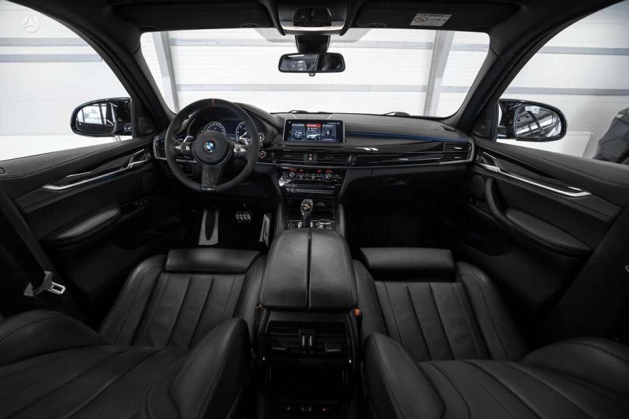 Black BMW X6 2019 in Tukums, with an engine capacity of 2.99 L and mileage of 233 thousand km for 25990 €, photo 12 on AUTOMOTO.COM.LV
