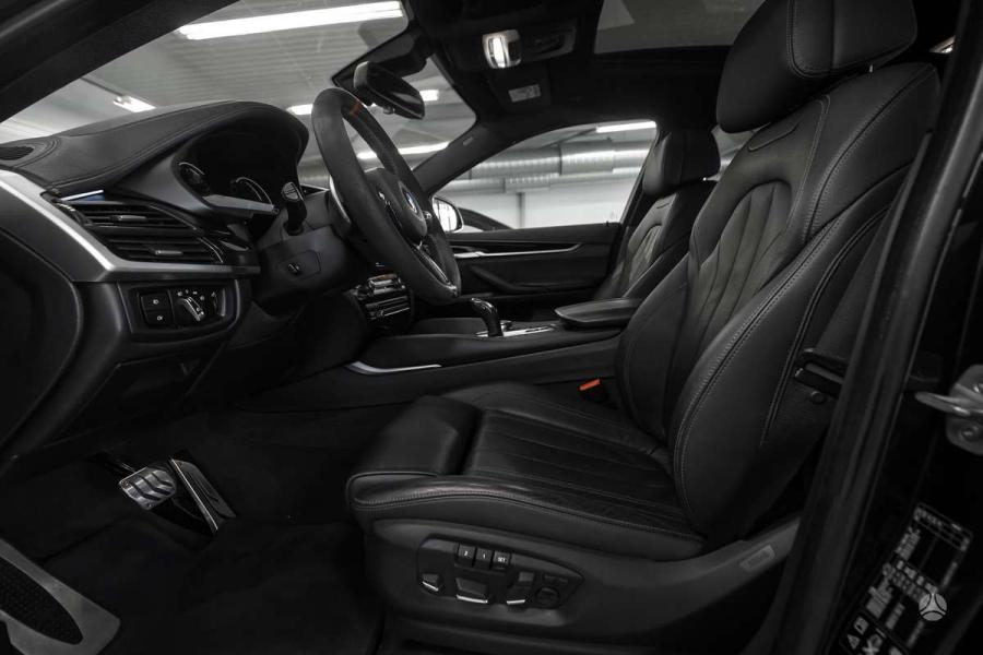 Black BMW X6 2019 in Tukums, with an engine capacity of 2.99 L and mileage of 233 thousand km for 25990 €, photo 13 on AUTOMOTO.COM.LV