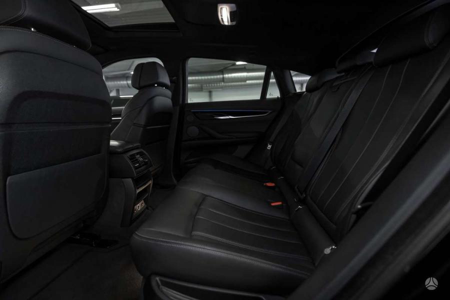 Black BMW X6 2019 in Tukums, with an engine capacity of 2.99 L and mileage of 233 thousand km for 25990 €, photo 15 on AUTOMOTO.COM.LV