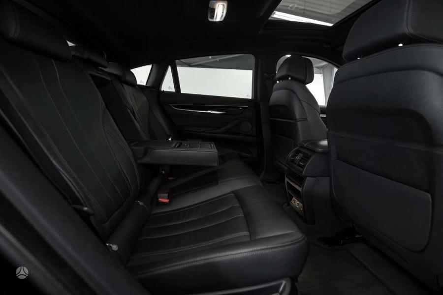 Black BMW X6 2019 in Tukums, with an engine capacity of 2.99 L and mileage of 233 thousand km for 25990 €, photo 16 on AUTOMOTO.COM.LV