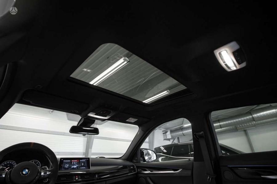 Black BMW X6 2019 in Tukums, with an engine capacity of 2.99 L and mileage of 233 thousand km for 25990 €, photo 18 on AUTOMOTO.COM.LV