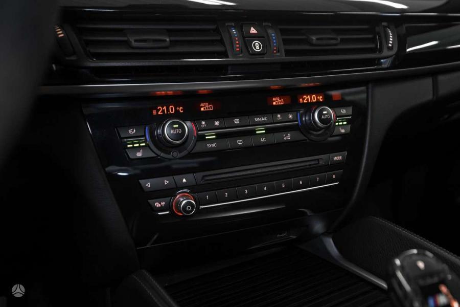 Black BMW X6 2019 in Tukums, with an engine capacity of 2.99 L and mileage of 233 thousand km for 25990 €, photo 19 on AUTOMOTO.COM.LV