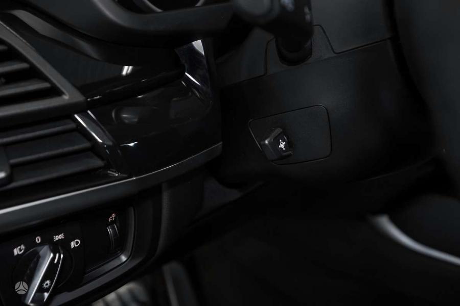 Black BMW X6 2019 in Tukums, with an engine capacity of 2.99 L and mileage of 233 thousand km for 25990 €, photo 23 on AUTOMOTO.COM.LV