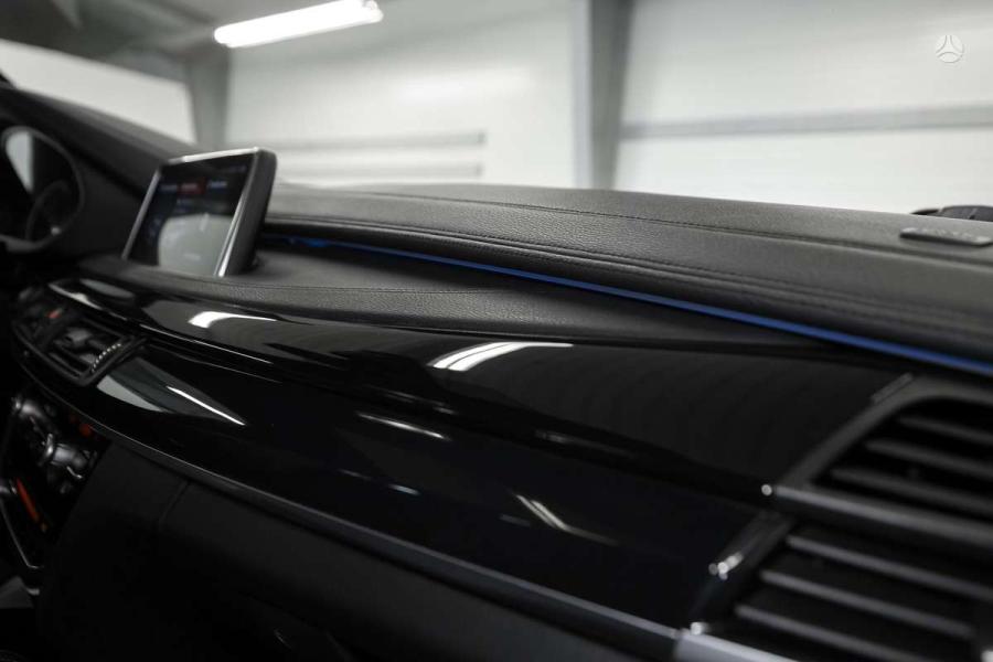 Black BMW X6 2019 in Tukums, with an engine capacity of 2.99 L and mileage of 233 thousand km for 25990 €, photo 40 on AUTOMOTO.COM.LV