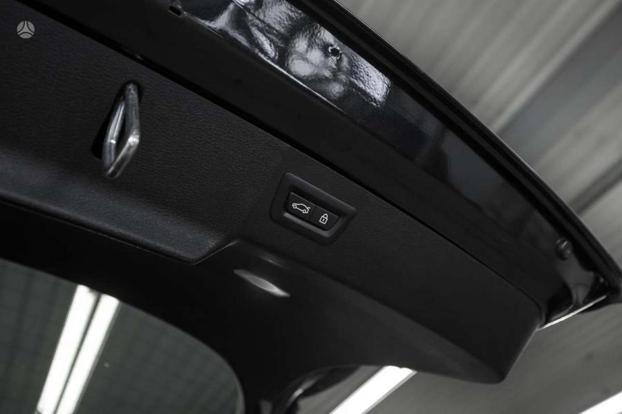 Black BMW X6 2019 in Tukums, with an engine capacity of 2.99 L and mileage of 233 thousand km for 25990 €, photo 41 on AUTOMOTO.COM.LV