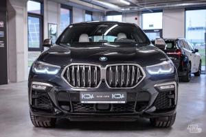 Melns BMW X6 2020 Marijampole, ar dzinēja tilpumu 4.40 L un nobraukumu 138 tūkst. km par 43450 €, foto 2 vietnē AUTOMOTO.COM.LV