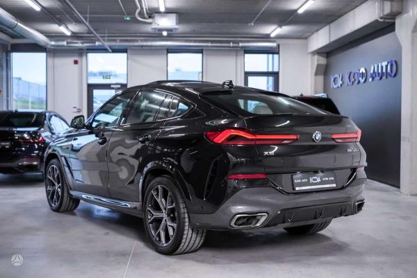 Black BMW X6 2020 in Kaunas, with an engine capacity of 4.40 L and mileage of 138 thousand km for 43450 €, photo 6 on AUTOMOTO.COM.LV