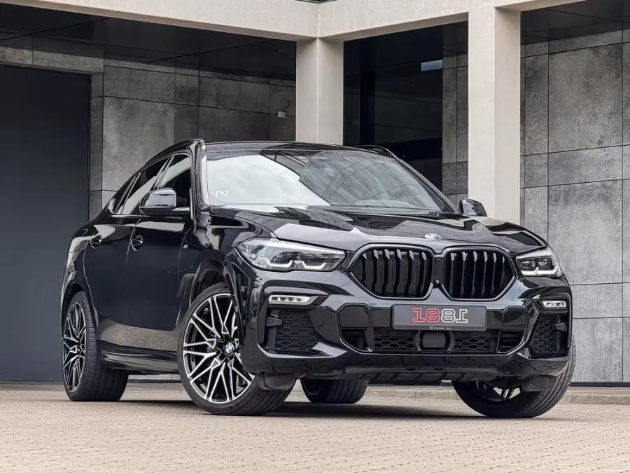 Black BMW X6 2020 in Riga, with an engine capacity of 3.00 L and mileage of 92 thousand km for 55900 €, photo 1 on AUTOMOTO.COM.LV