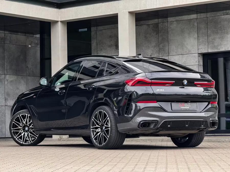 Black BMW X6 2020 in Riga, with an engine capacity of 3.00 L and mileage of 92 thousand km for 55900 €, photo 3 on AUTOMOTO.COM.LV