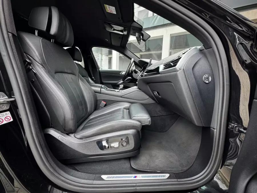Black BMW X6 2020 in Riga, with an engine capacity of 3.00 L and mileage of 92 thousand km for 55900 €, photo 8 on AUTOMOTO.COM.LV