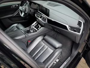 Black BMW X6 2020 in Riga, with an engine capacity of 3.00 L and mileage of 92 thousand km for 55900 €, photo 9 on AUTOMOTO.COM.LV