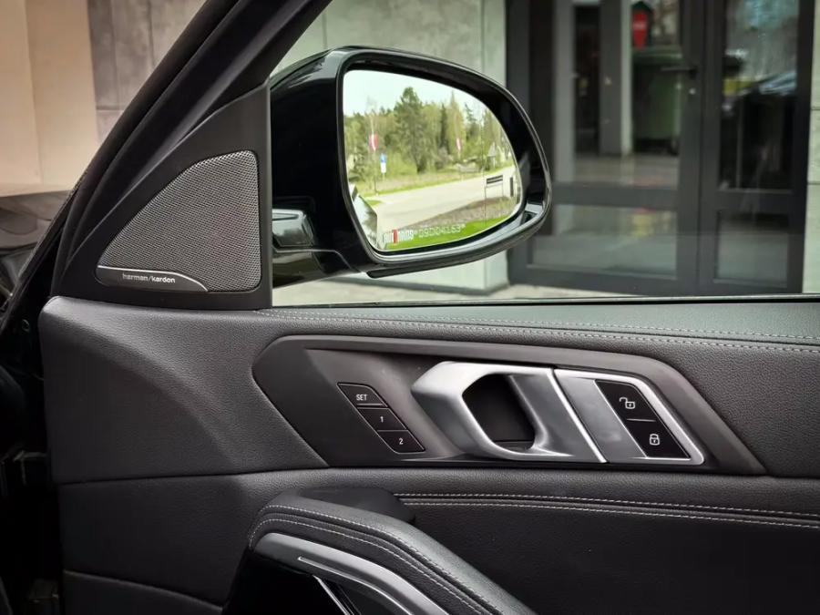 Black BMW X6 2020 in Riga, with an engine capacity of 3.00 L and mileage of 92 thousand km for 55900 €, photo 10 on AUTOMOTO.COM.LV