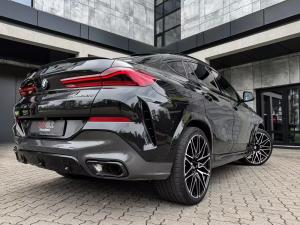 Black BMW X6 2020 in Riga, with an engine capacity of 3.00 L and mileage of 92 thousand km for 55900 €, photo 14 on AUTOMOTO.COM.LV