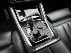 Black BMW X6 2020 in Riga, with an engine capacity of 3.00 L and mileage of 92 thousand km for 55900 €, photo 21 on AUTOMOTO.COM.LV