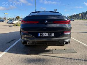 Black BMW X6 2020 in Riga, with an engine capacity of 3.00 L and mileage of 155 thousand km for 48500 €, photo 10 on AUTOMOTO.COM.LV