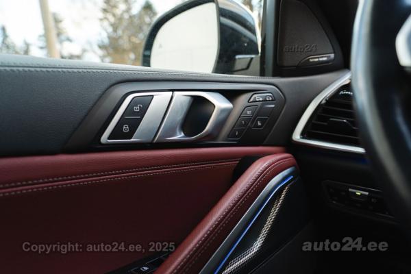 Melns BMW X6 2021 Tallina, ar dzinēja tilpumu 3.00 L un nobraukumu 93 tūkst. km par 63900 €, foto 11 vietnē AUTOMOTO.COM.LV