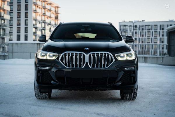 Melns BMW X6 2021 Viļņa, ar dzinēja tilpumu 2.99 L un nobraukumu 120 tūkst. km par 54898 €, foto 2 vietnē AUTOMOTO.COM.LV