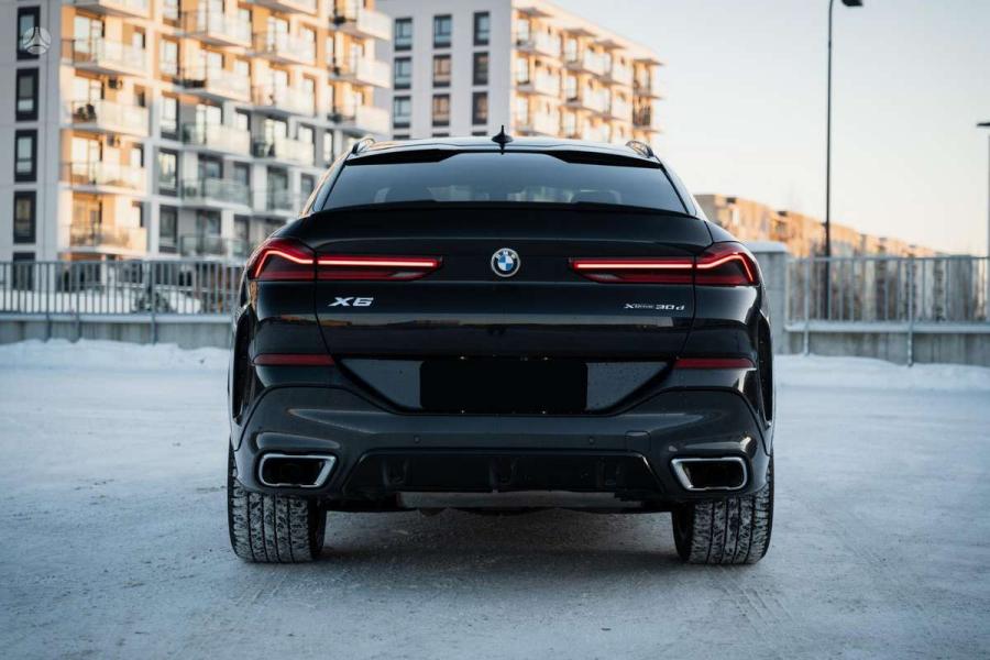 Black BMW X6 2021 in Vilnius, with an engine capacity of 2.99 L and mileage of 120 thousand km for 54898 €, photo 5 on AUTOMOTO.COM.LV