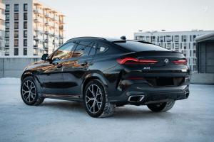 Black BMW X6 2021 in Vilnius, with an engine capacity of 2.99 L and mileage of 120 thousand km for 54898 €, photo 6 on AUTOMOTO.COM.LV