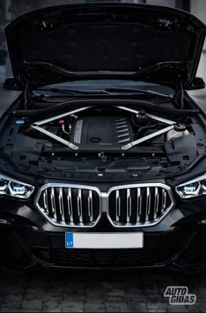 Black BMW X6 2021 in Vilnius, with an engine capacity of 3.00 L and mileage of 106 thousand km for 60499 €, photo 26 on AUTOMOTO.COM.LV