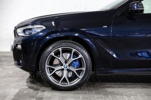 Black BMW X6 2021 in Vilnius, with an engine capacity of 3.00 L and mileage of 107 thousand km for 59491 €, photo 5 on AUTOMOTO.COM.LV