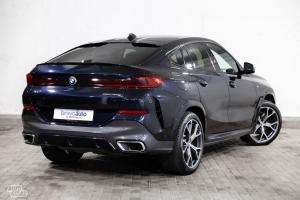 Black BMW X6 2021 in Vilnius, with an engine capacity of 3.00 L and mileage of 107 thousand km for 59491 €, photo 11 on AUTOMOTO.COM.LV