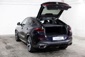 Black BMW X6 2021 in Vilnius, with an engine capacity of 3.00 L and mileage of 107 thousand km for 59491 €, photo 33 on AUTOMOTO.COM.LV