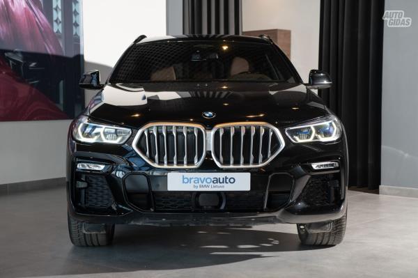 Melns BMW X6 2021 Kauņa, ar dzinēja tilpumu 3.00 L un nobraukumu 95 tūkst. km par 59771 €, foto 2 vietnē AUTOMOTO.COM.LV