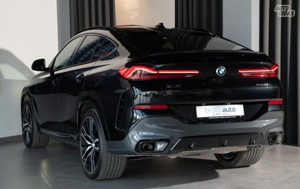 Melns BMW X6 2021 Kauņa, ar dzinēja tilpumu 3.00 L un nobraukumu 95 tūkst. km par 59771 €, foto 5 vietnē AUTOMOTO.COM.LV