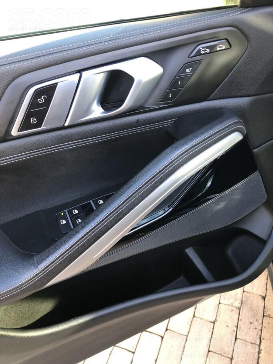 Black BMW X6 2021 in Cesis, with an engine capacity of 3.00 L and mileage of 122 thousand km for 53750 €, photo 19 on AUTOMOTO.COM.LV