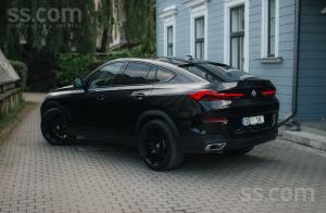 Black BMW X6 2021 in Riga, with an engine capacity of 3.00 L and mileage of 73 thousand km for 54900 €, photo  on AUTOMOTO.COM.LV