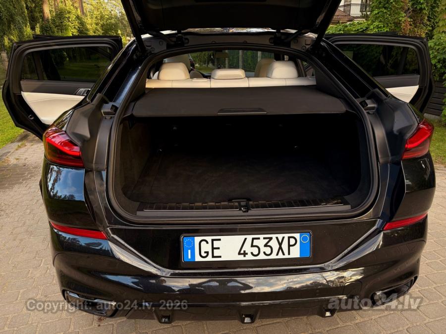 Black BMW X6 2021 in Riga, with an engine capacity of 3.00 L and mileage of 206 thousand km for 48850 €, photo 9 on AUTOMOTO.COM.LV