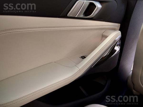 Black BMW X6 2021 in Riga, with an engine capacity of 3.00 L and mileage of 206 thousand km for 49850 €, photo 9 on AUTOMOTO.COM.LV