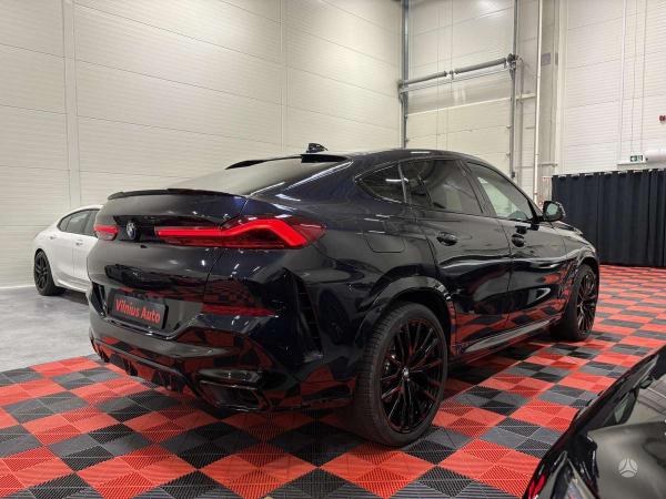 Black BMW X6 2022 in Vilnius, with an engine capacity of 3.00 L and mileage of 16 thousand km for 62000 €, photo 4 on AUTOMOTO.COM.LV