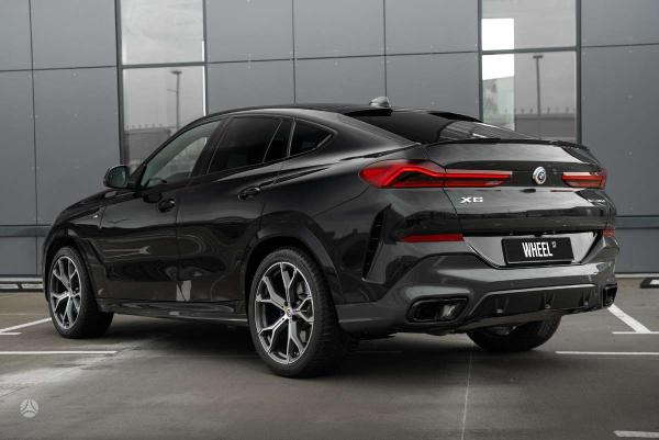 Black BMW X6 2022 in Vilnius, with an engine capacity of 2.99 L and mileage of 86 thousand km for 62500 €, photo 4 on AUTOMOTO.COM.LV