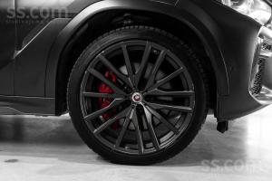 Black BMW X6 2022 in Riga, with an engine capacity of 3.00 L and mileage of 39 thousand km for 66550 €, photo 7 on AUTOMOTO.COM.LV
