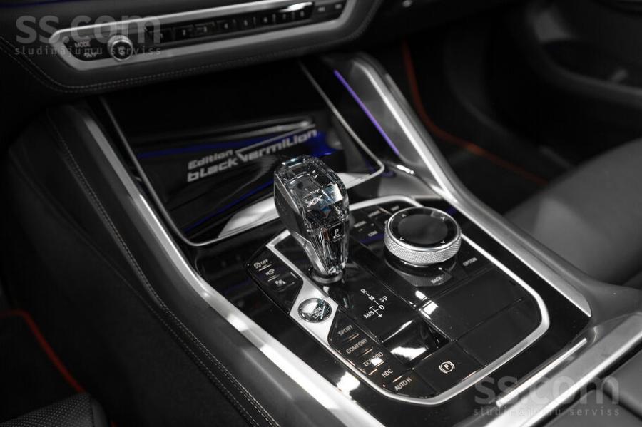 Black BMW X6 2022 in Riga, with an engine capacity of 3.00 L and mileage of 39 thousand km for 66550 €, photo 35 on AUTOMOTO.COM.LV