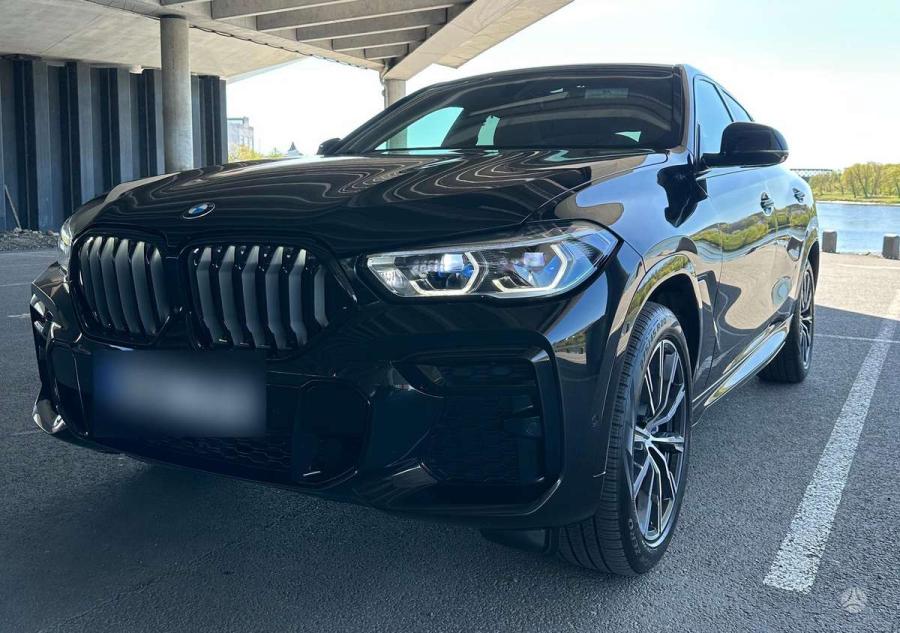 Melns BMW X6 2022 Klaipėda, ar dzinēja tilpumu 3.00 L un nobraukumu 100 tūkst. km par 52900 €, foto 4 vietnē AUTOMOTO.COM.LV