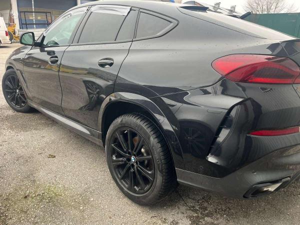 Black BMW X6 2023 in Marijampole, with an engine capacity of 2.99 L and mileage of 70 thousand km for 41950 €, photo 2 on AUTOMOTO.COM.LV