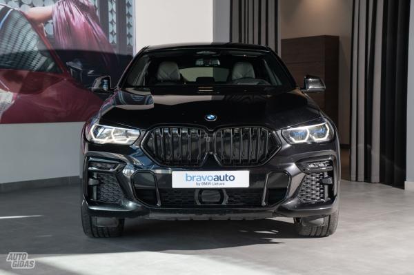 Melns BMW X6 2023 Kauņa, ar dzinēja tilpumu 3.00 L un nobraukumu 52 tūkst. km par 67471 €, foto 2 vietnē AUTOMOTO.COM.LV