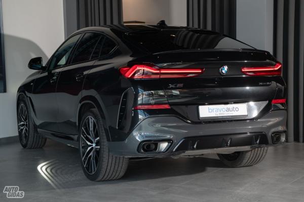 Melns BMW X6 2023 Kauņa, ar dzinēja tilpumu 3.00 L un nobraukumu 52 tūkst. km par 67471 €, foto 4 vietnē AUTOMOTO.COM.LV