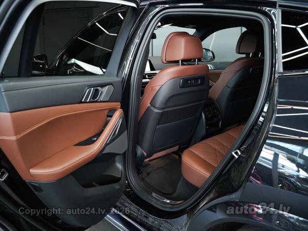 Melns BMW X6 2023 Tallina, ar dzinēja tilpumu 3.00 L un nobraukumu 31 tūkst. km par 69900 €, foto 8 vietnē AUTOMOTO.COM.LV