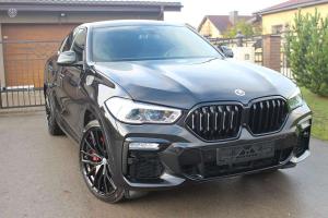 Black BMW X6 2023 in Vilnius, with an engine capacity of 4.40 L and mileage of 27 thousand km for 67000 €, photo 3 on AUTOMOTO.COM.LV